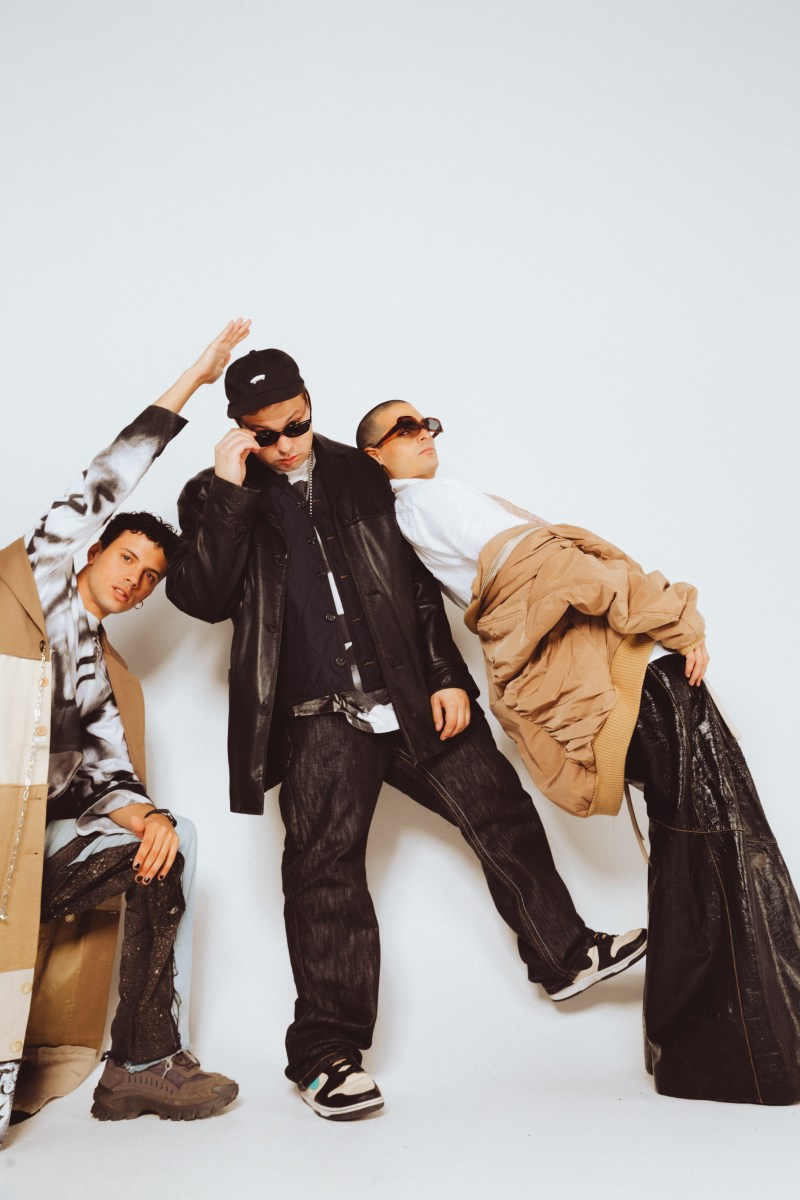 La banda Usted Señálemelo siempre ha estado aquí - La Opinión