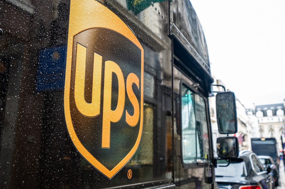 UPS reduce entrega de pedidos de Amazon: ¿cómo te afecta? - La Opinión