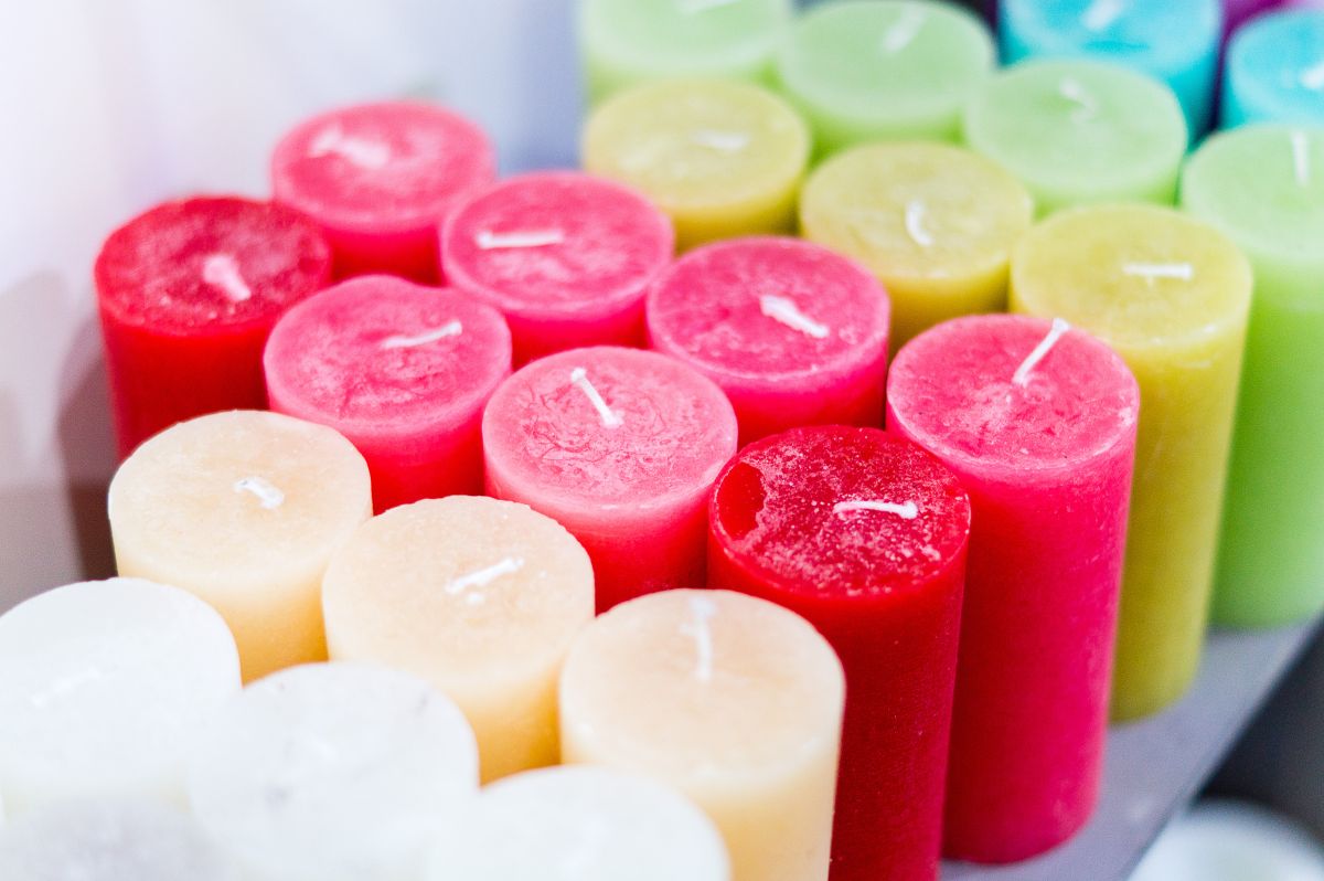 La magia de los colores en las velas: descubre sus significados y usos ...