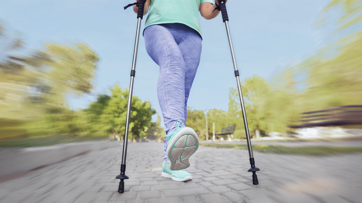 5 consejos para mejorar el equilibrio al caminar - La Opinión