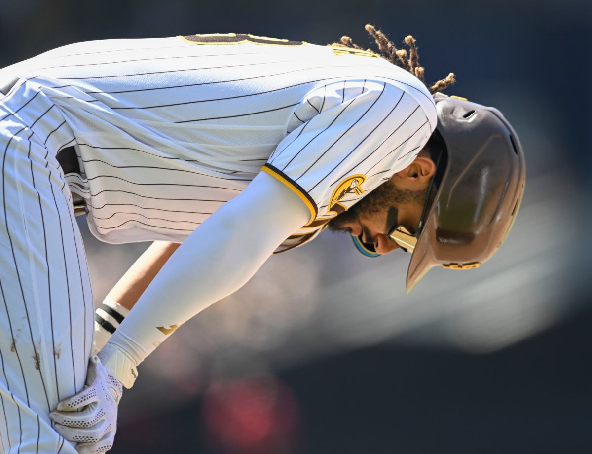 Joe Kelly casi golpea en dos ocasiones a Fernando Tatis Jr. y lo ...