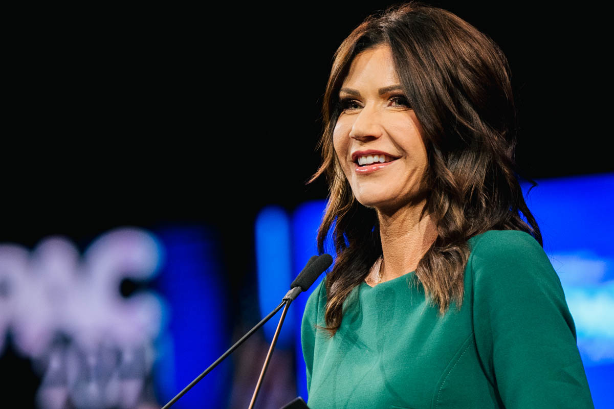 Kristi Noem figura en el radar de Donald Trump para sumarla como ...