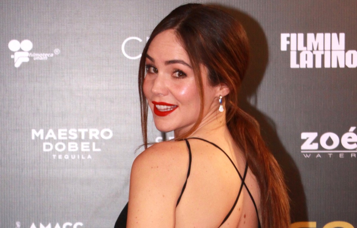 Camila Sodi toma una ducha al aire libre durante su viaje a Italia - La ...