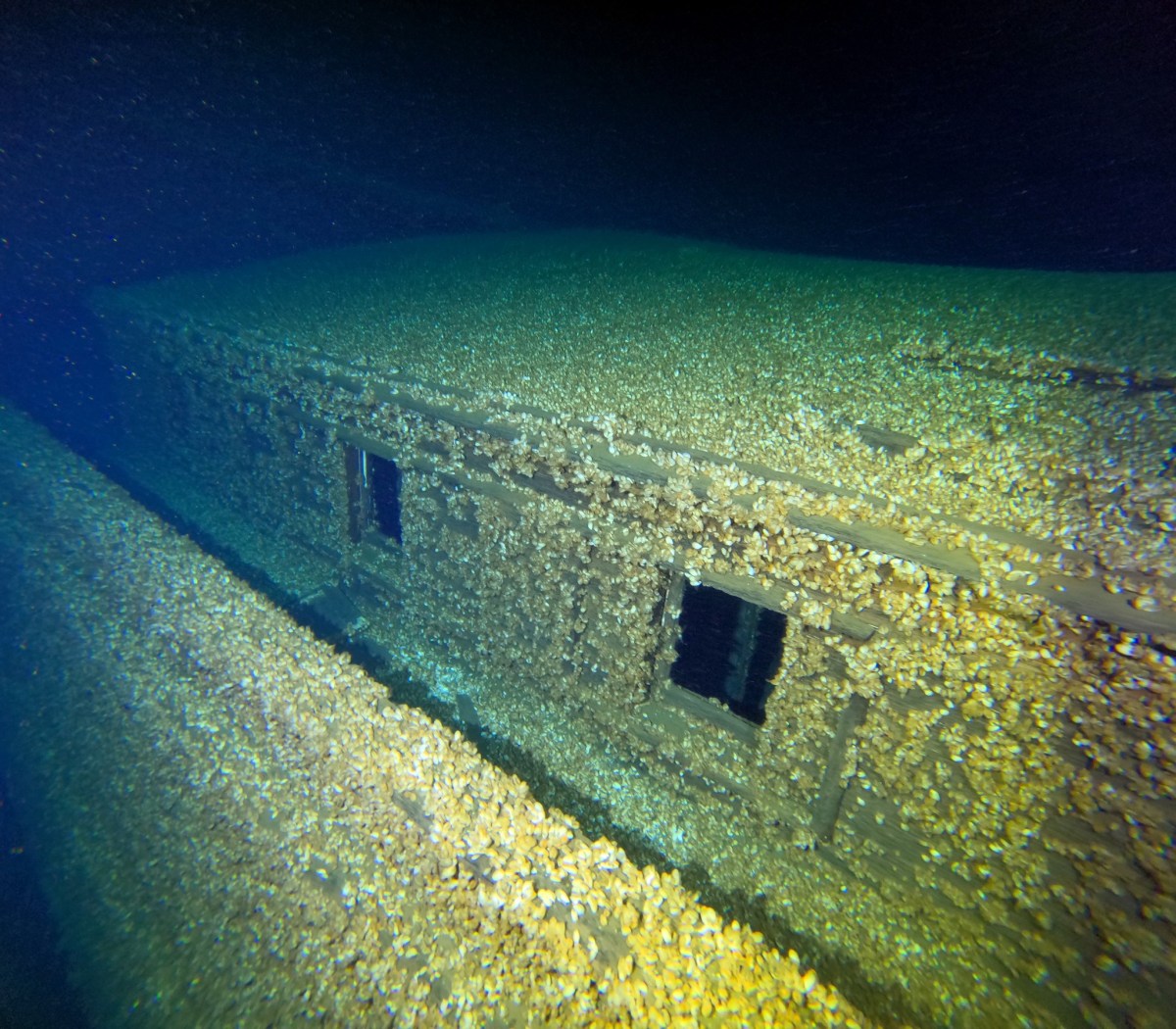 Descubren naufragio de 1881 en el lago Michigan con las pertenencias de ...