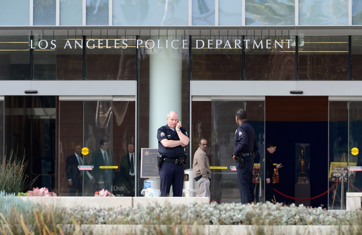 Alto Mando De La Policía De Los Ángeles Es Acusado De Acoso Por Una