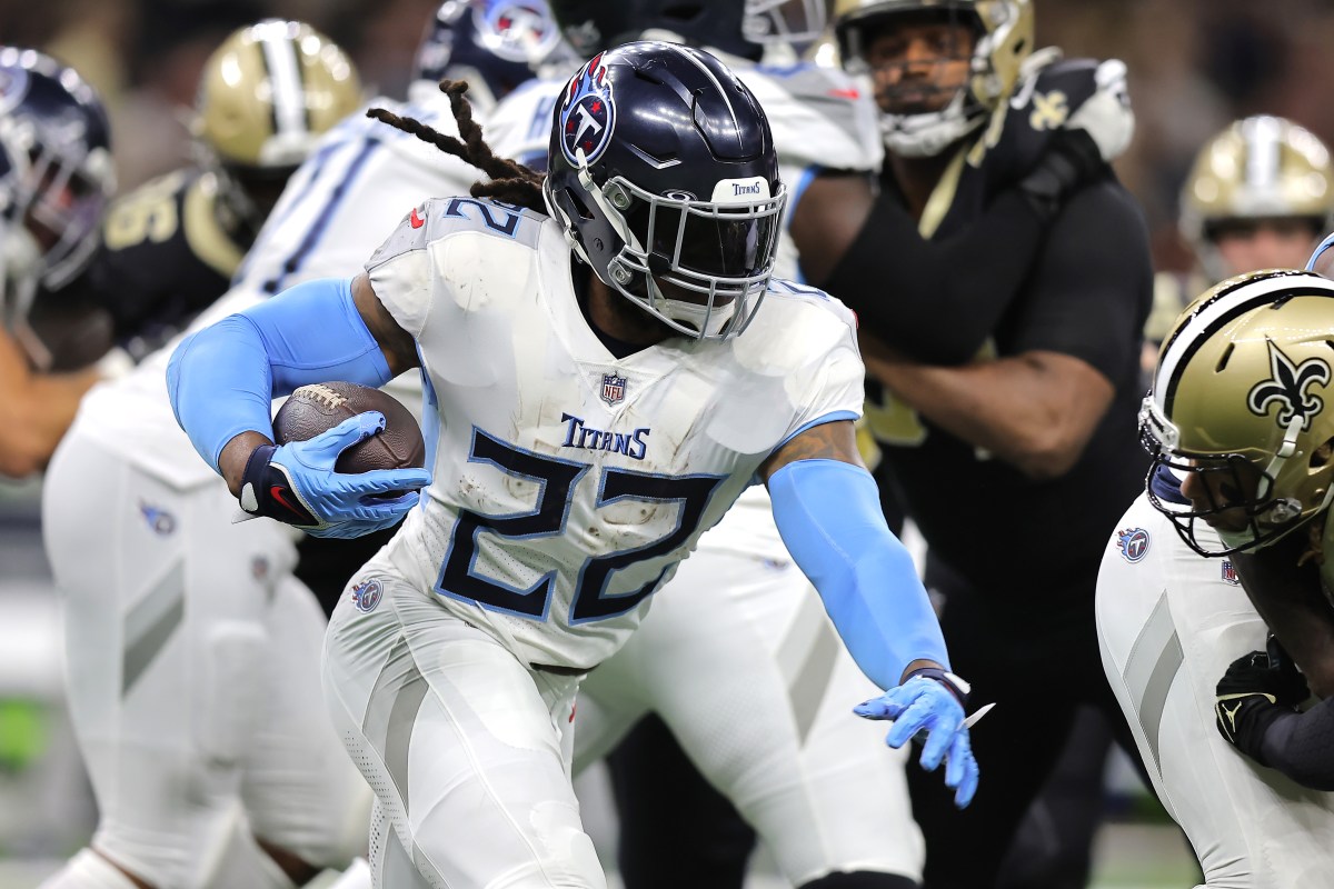 Derrick Henry llega a su partido con los Tennessee Titans vestido como ...