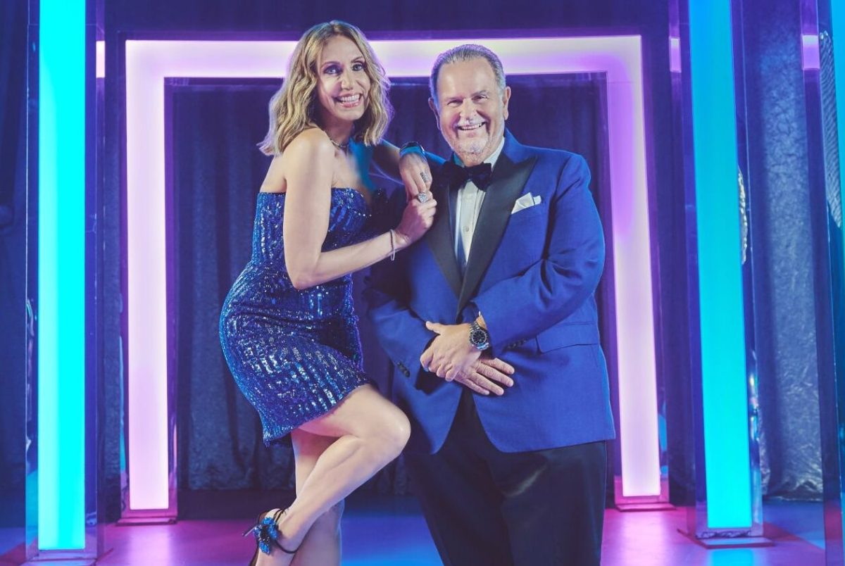 Lili Estefan y Raúl de Molina causan alboroto en Disneyland por aniversario de El Gordo y La ...