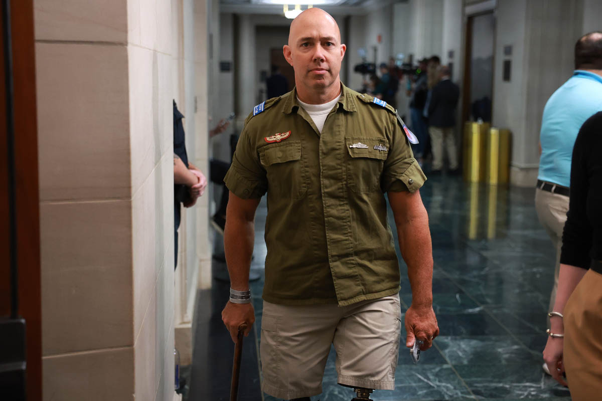 Brian Mast, legislador republicano, acudió al Congreso vestido con ...