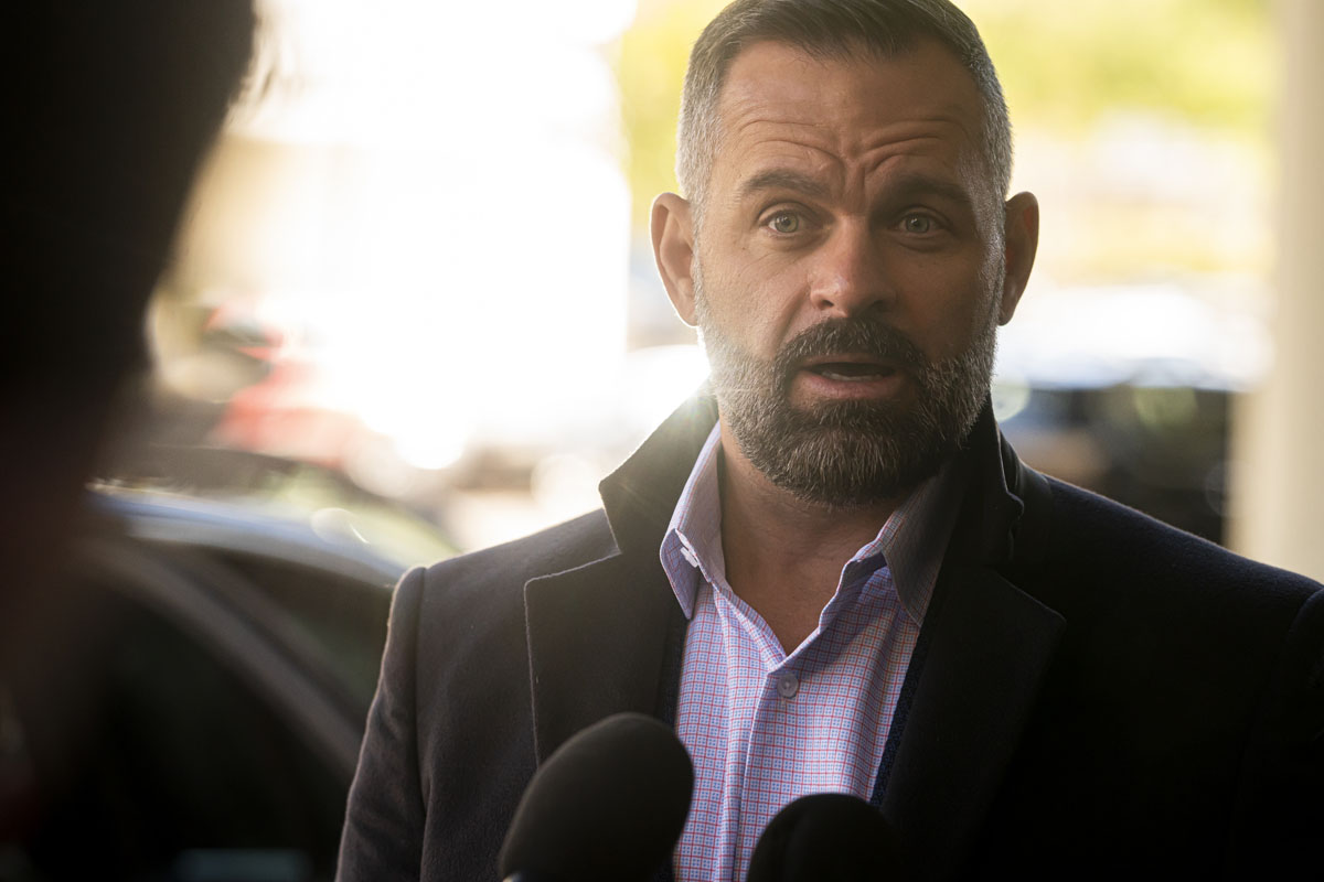 Cory Mills, representante de Florida, voló a Israel para ayudar a ...