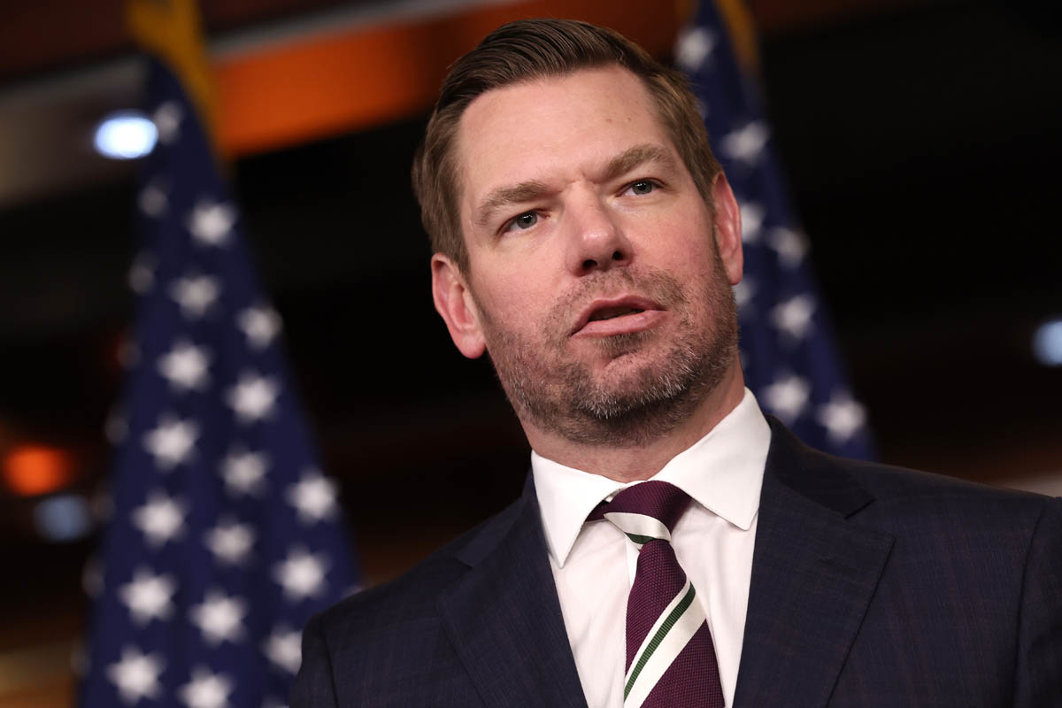 Eric Swalwell, representante por California, es exhibido por derrochar ...