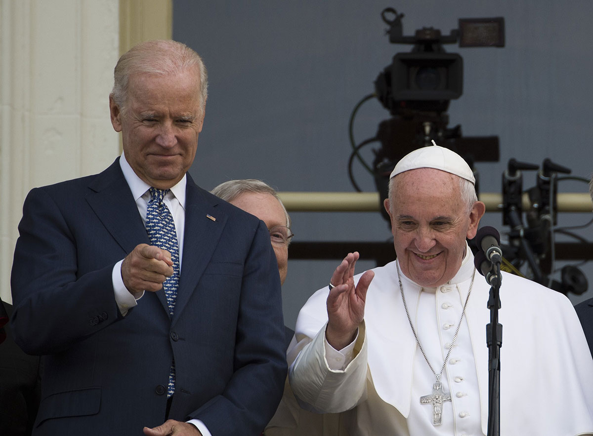 Joe Biden y el papa Francisco sostienen llamada telefónica sobre las ...