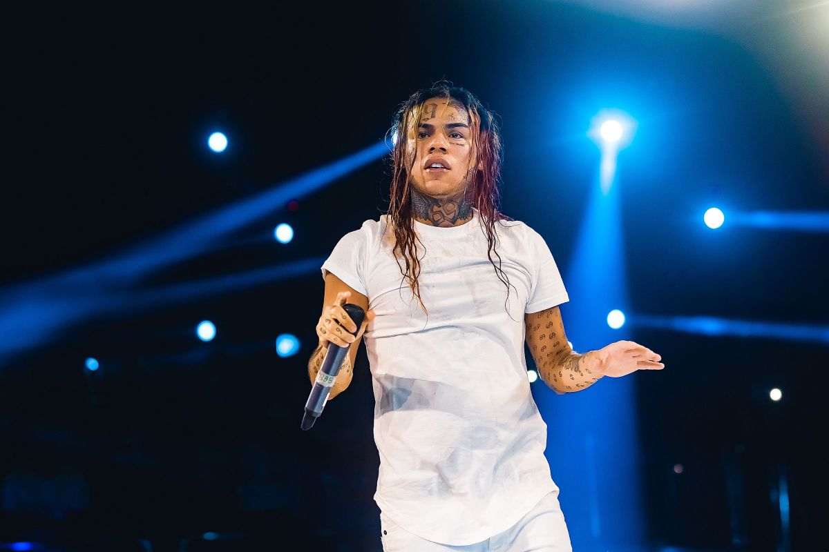 Tekashi 6ix9ine habría golpeado a productores que estaban con Yailin La ...