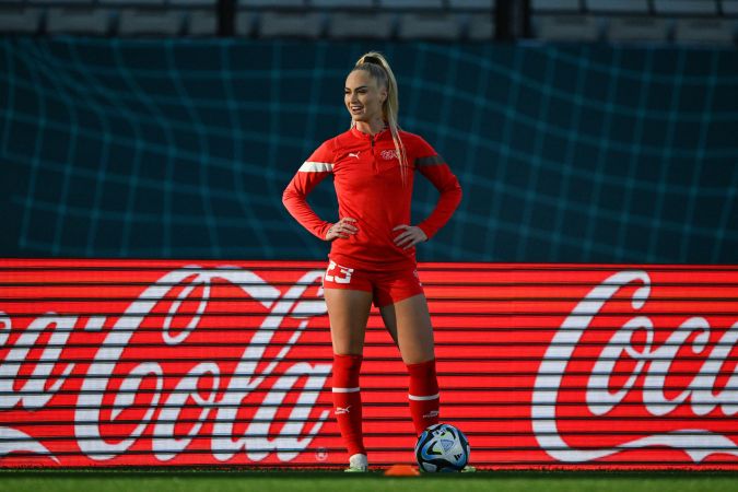 Alisha Lehmann, la futbolista más famosa en redes sociales, muestra su ...