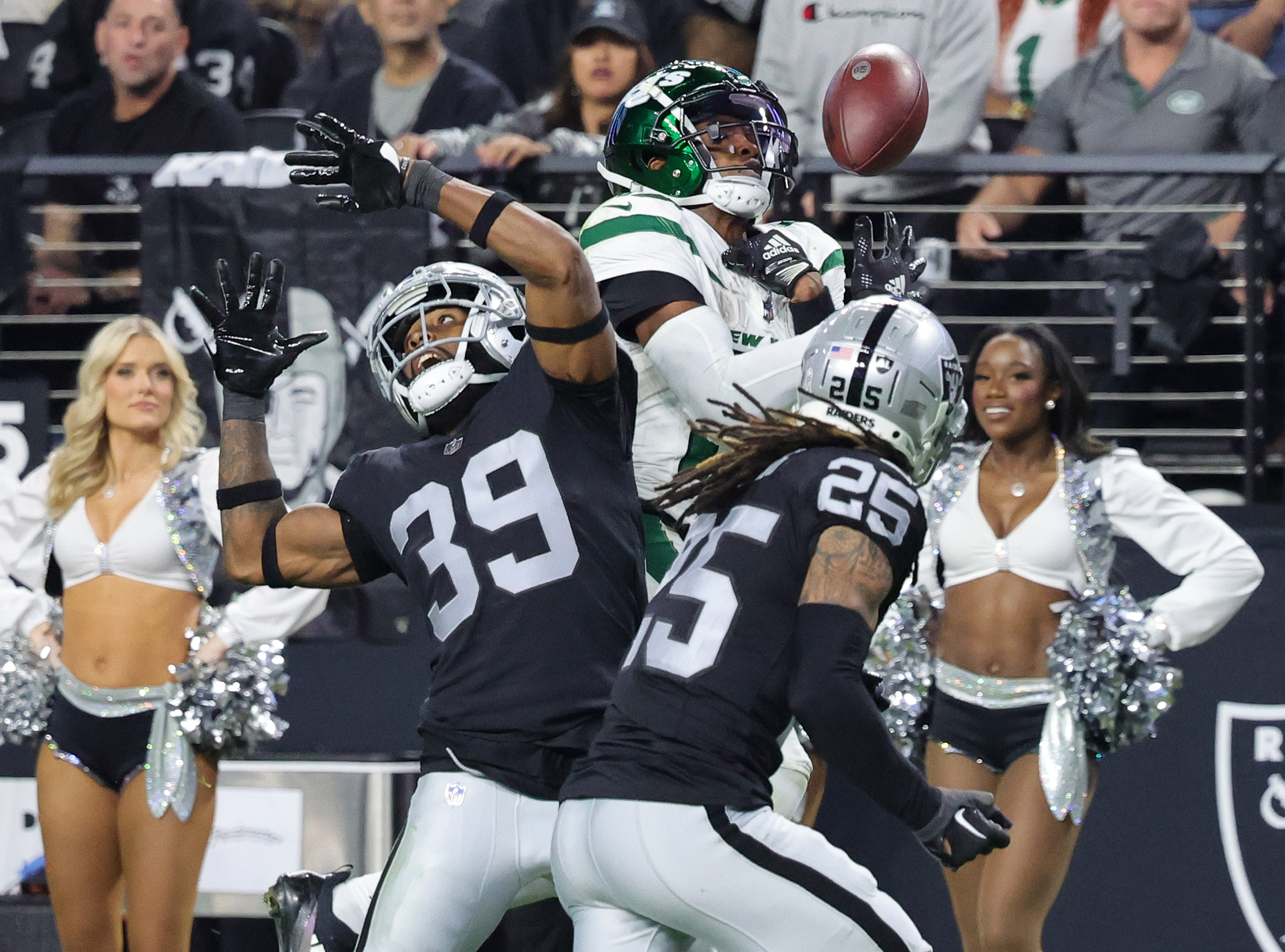 Modelo de contenido para adultos se arrepiente de haberse quitado la ...