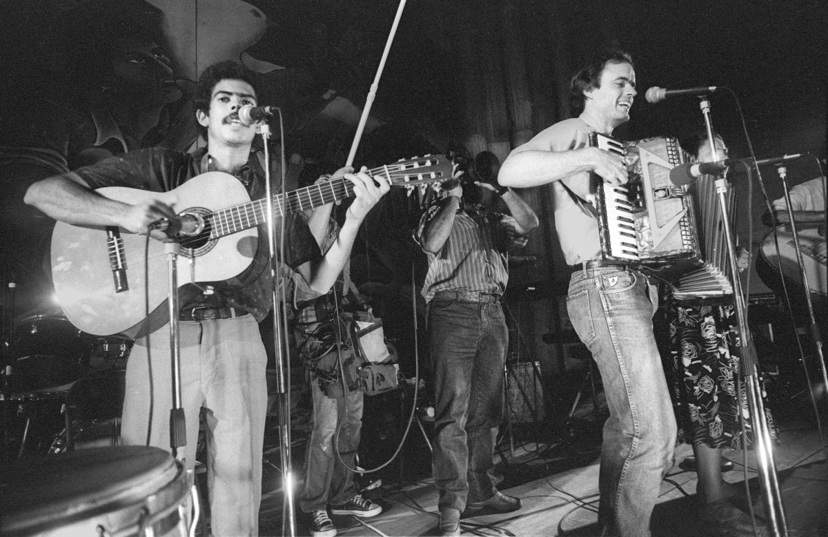 Escritor salvadoreño publica el libro ‘Rebel Banda’ con el que busca ...