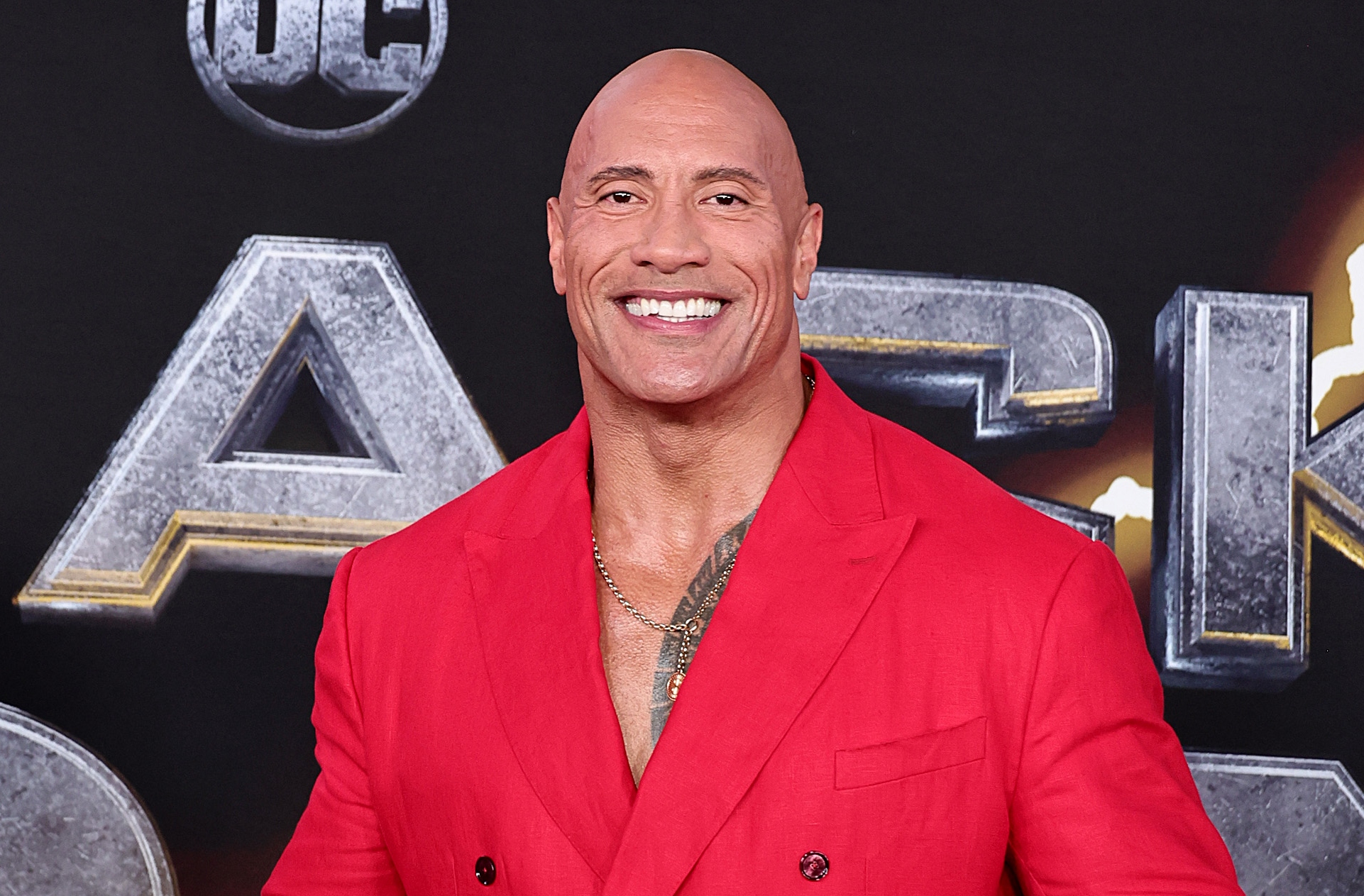 Dwayne Johnson celebra la develación de sus tres nuevas estatuas de ...