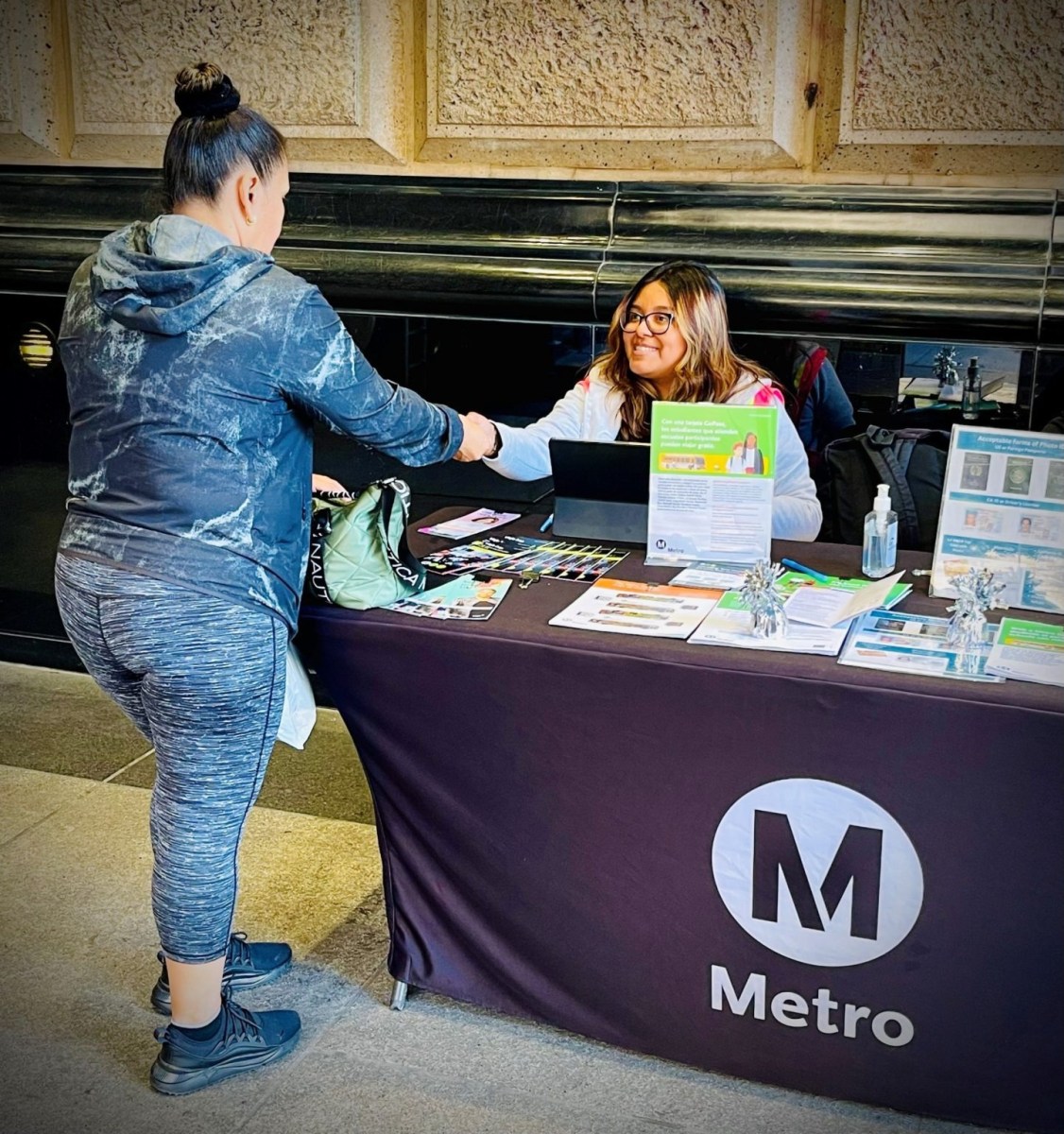 ¿Cómo calificar para un pase de tránsito gratuito e ilimitado de 90 ...