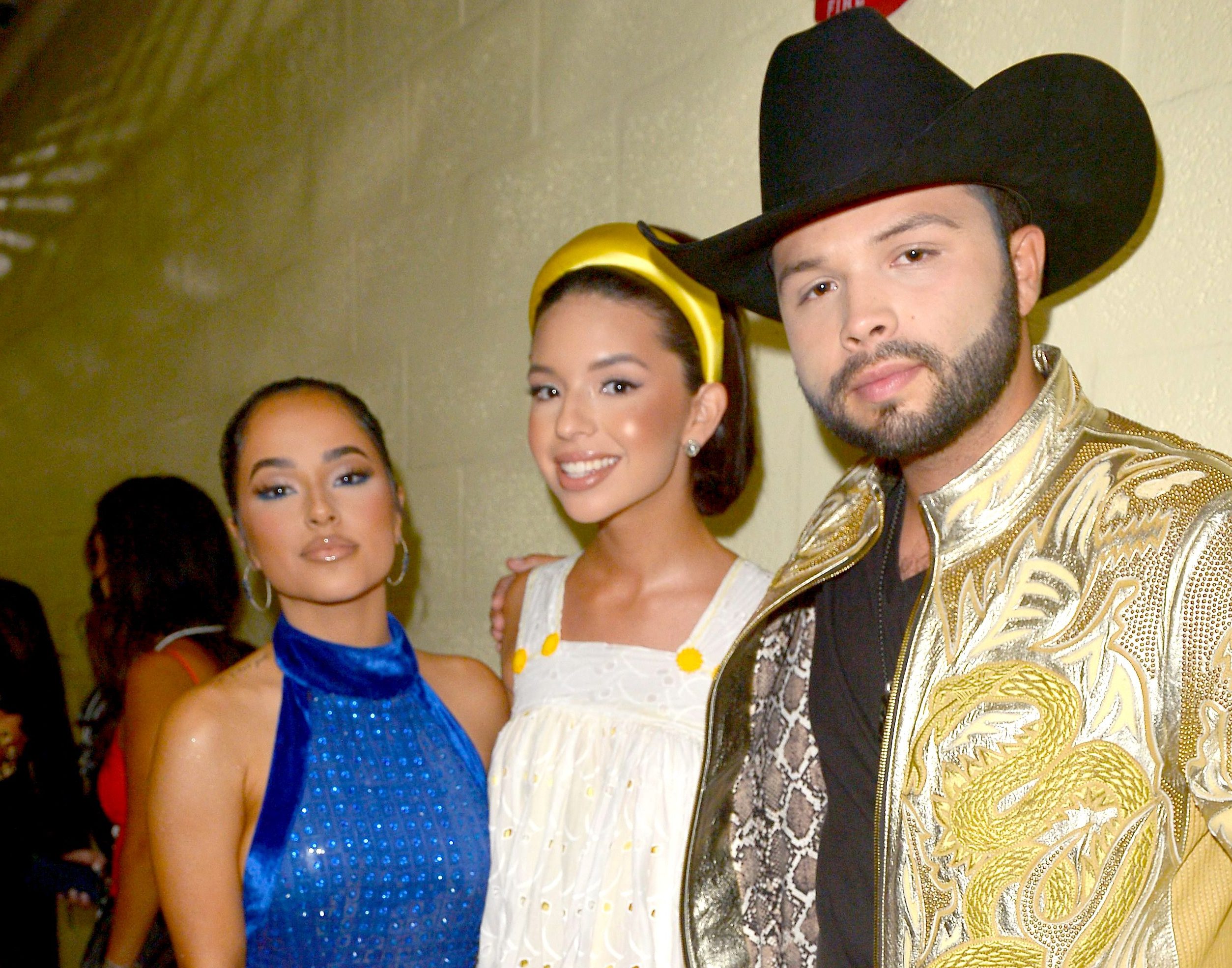 Becky G pidió a Leonardo y a Ángela Aguilar hacer videoclip de "Por el Contrario" - La Opinión