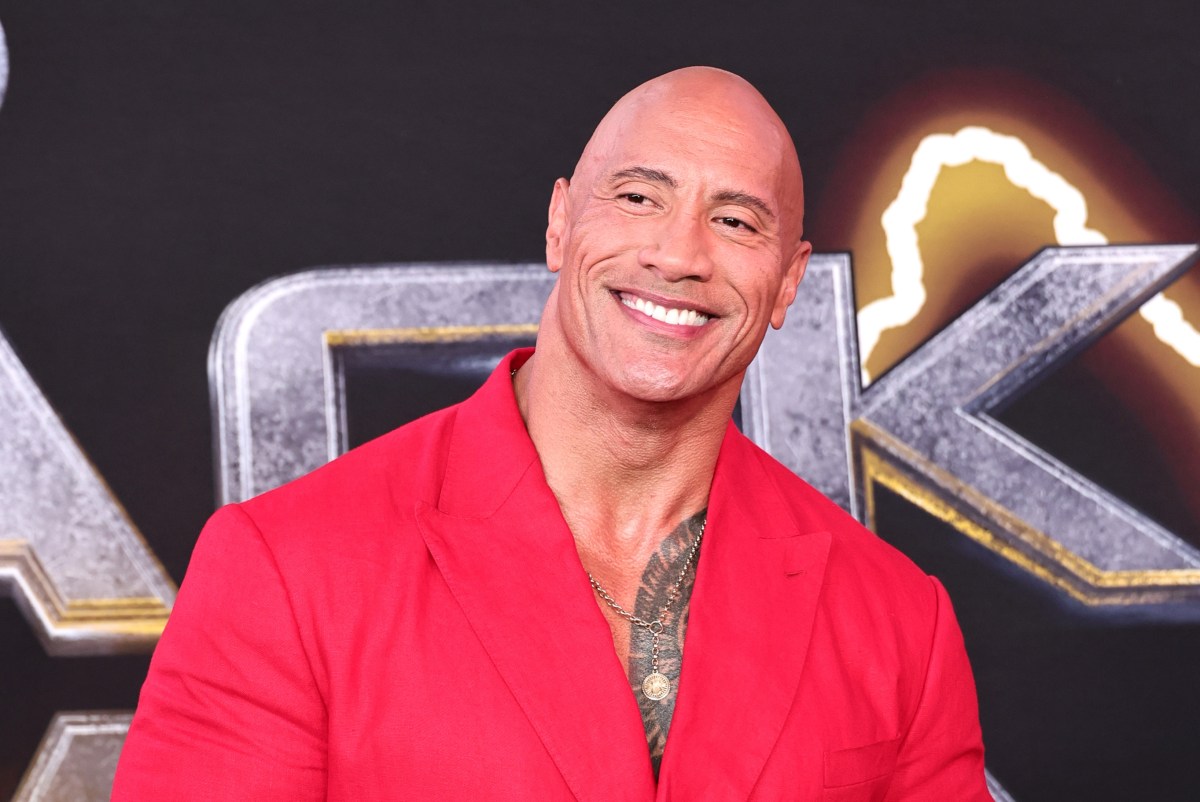 Dwayne Johnson manda un saludo navideño, luciendo su atuendo de la ...
