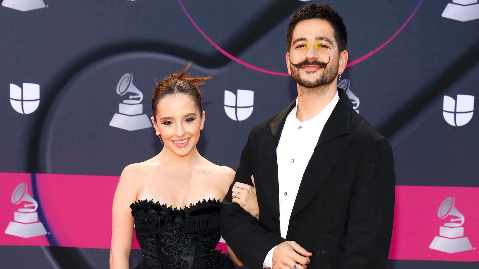 Camilo y Evaluna revelan el nombre de su segundo bebé - La Opinión