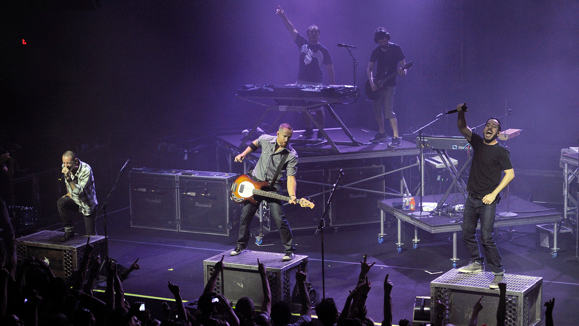 Linkin Park estrena 'Friendly Fire' con la voz de Chester Bennington ...