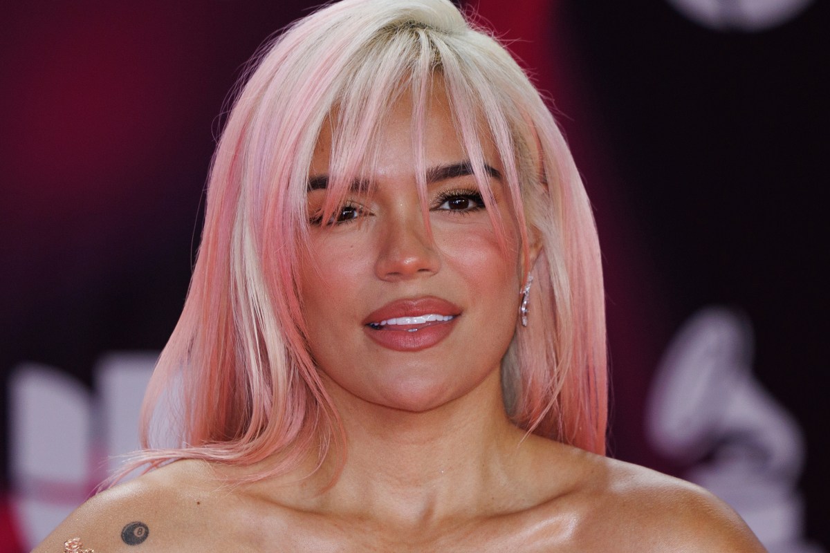 Karol G estrena el videoclip de su sencillo "Contigo", en el que ...