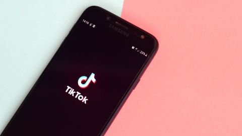 Qué es el Sludge Content y por qué está arrasando en TikTok - La Opinión
