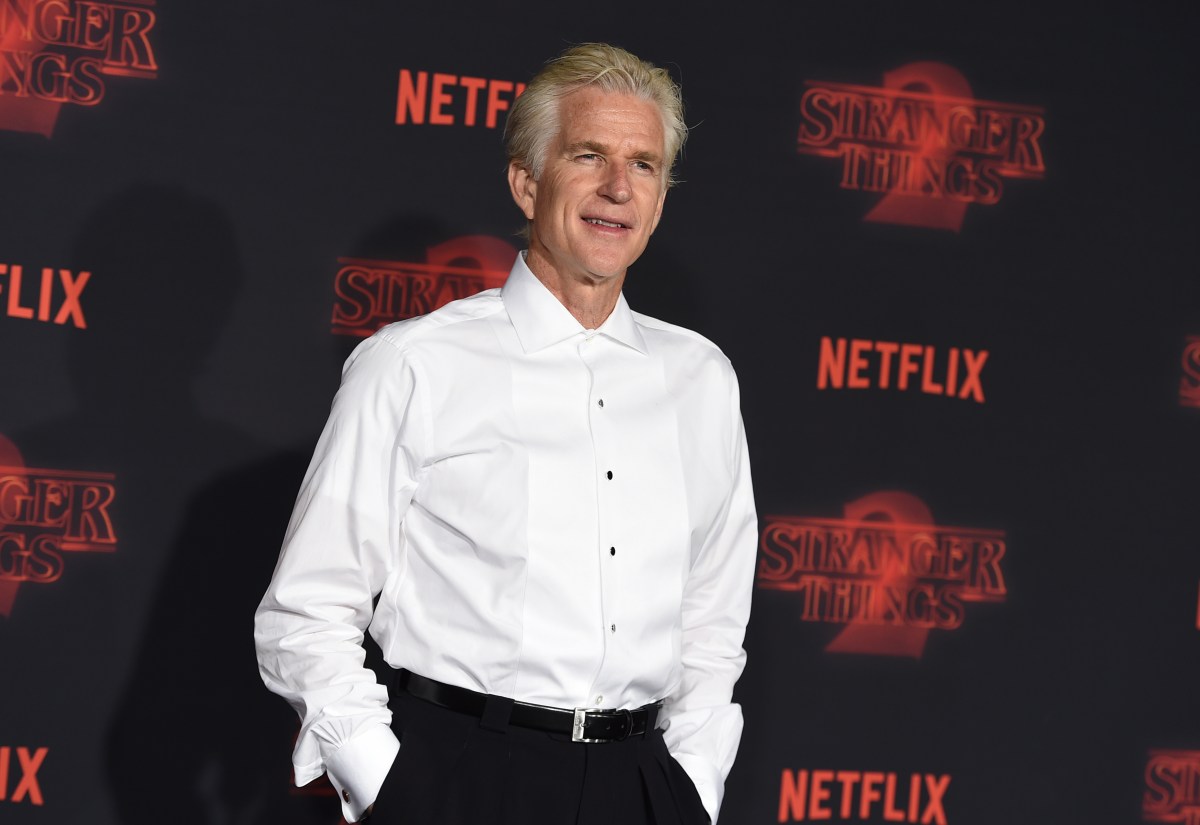 Matthew Modine, de Stranger Things, oficiará la boda de Millie Bobby ...