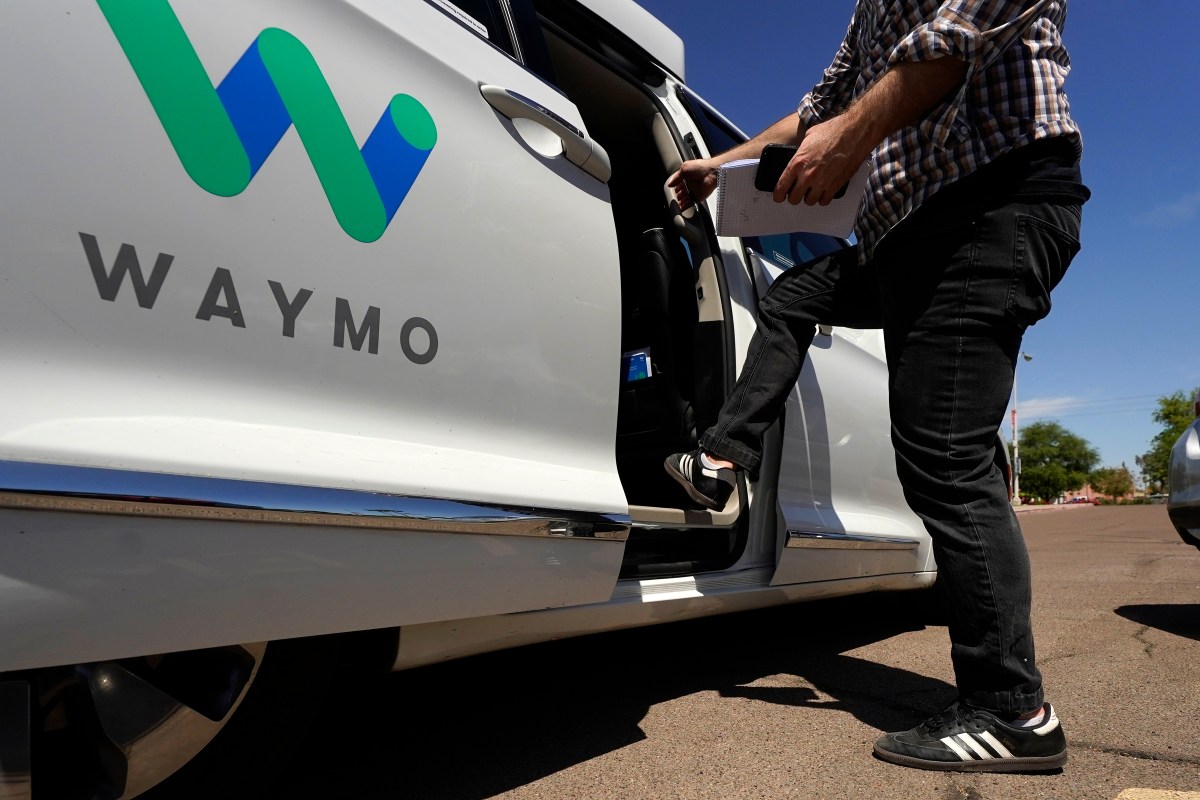 Disponible, servicio de taxis autónomos de Waymo desde el centro de Los ...