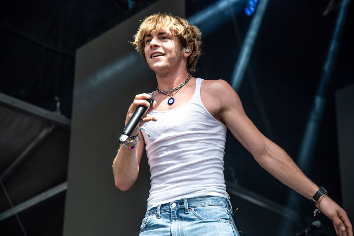 Ross Lynch besó a una fanática en el Lollapalooza Argentina y el ...