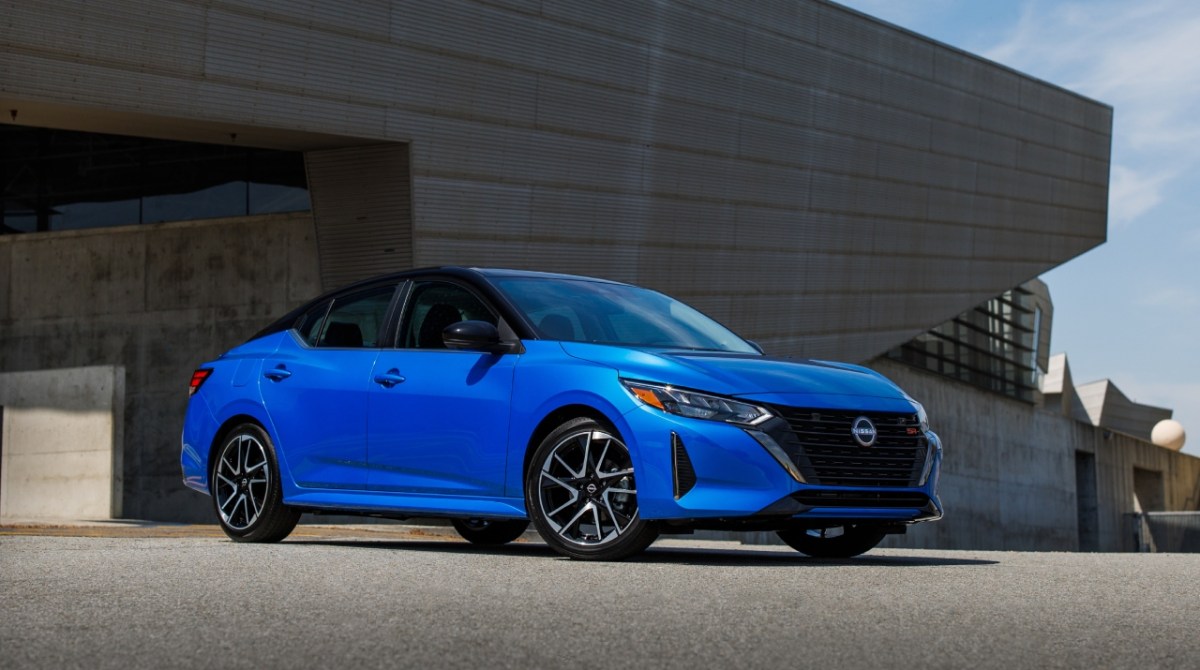 Nissan Sentra 2024 se muestra con nuevo diseño y mejoras tecnológicas ...