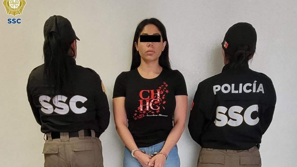 Detienen a una mujer en México que vendía armas a través de redes ...