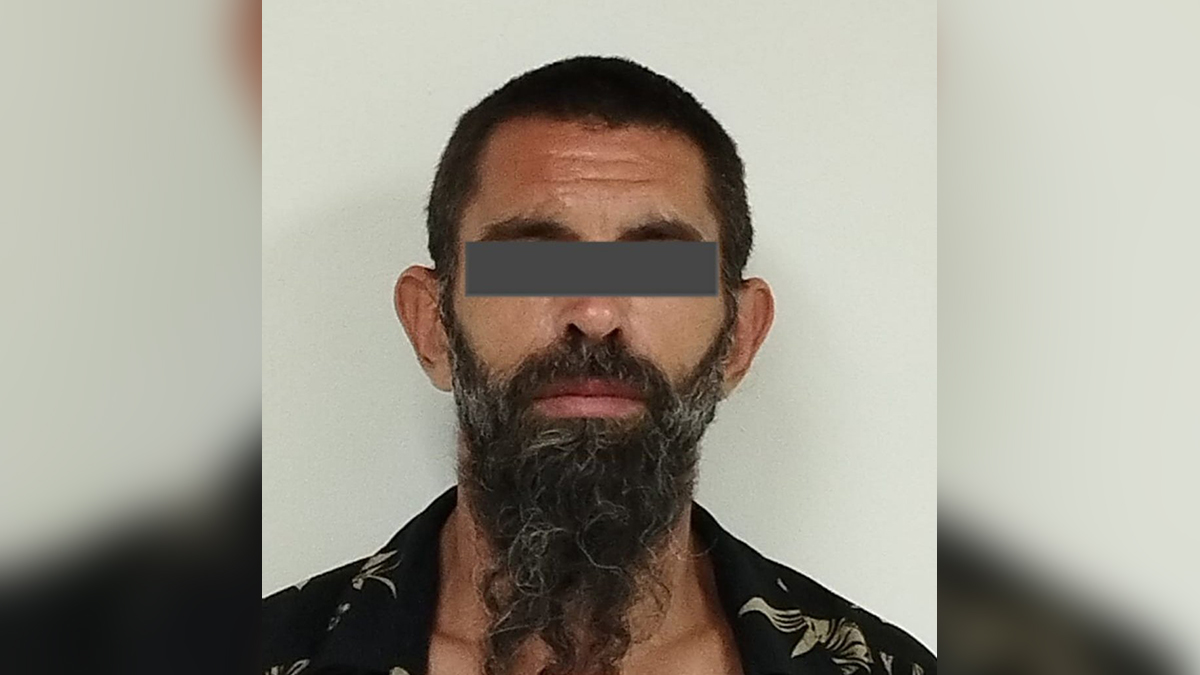 Capturan a fugitivo estadounidense buscado por el FBI mientras orinaba ...