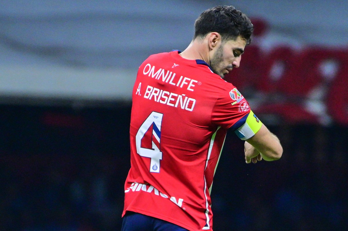 Antonio "Pollo" Briseño, defensa de Chivas, el amuleto del título de ...