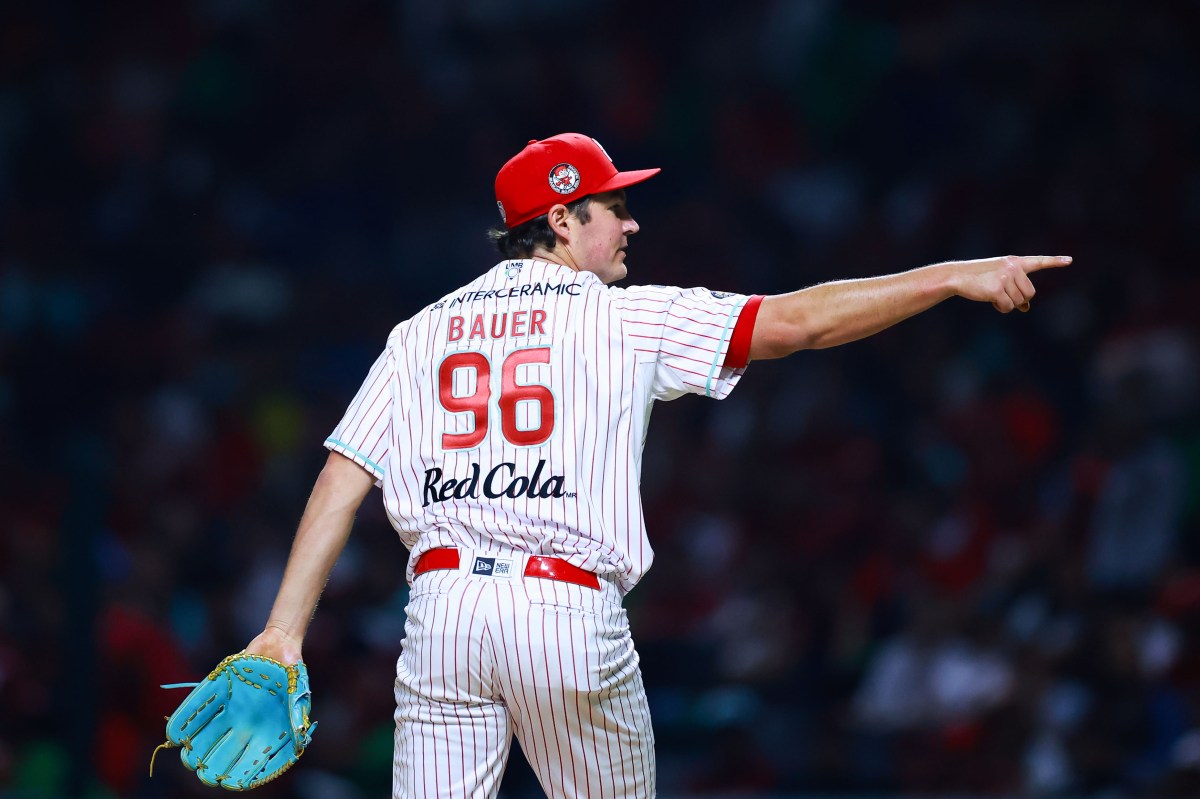 Trevor Bauer logra un récord de más de 40 años con los Diablos Rojos de ...