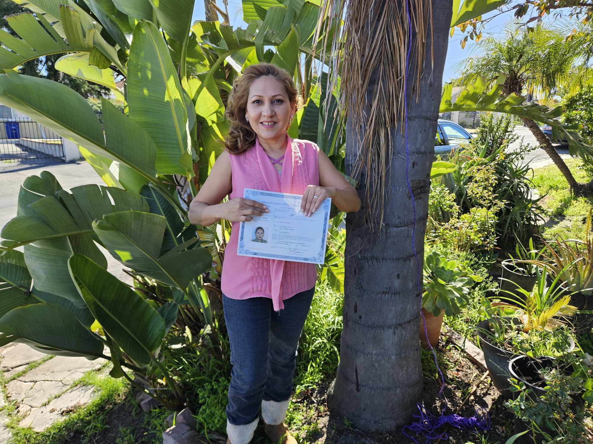 Más de 17 años después de su deportación, madre se hace ciudadana - La ...