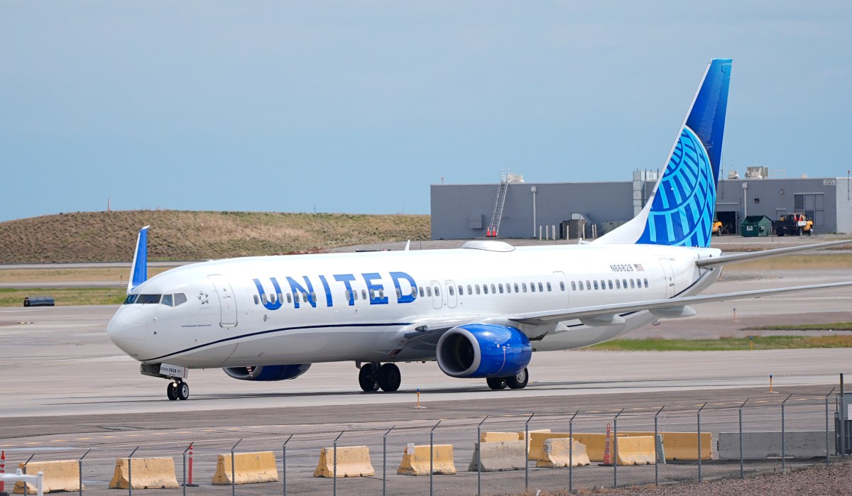 Peligro en el cielo: Motor de avión de United Airlines se incendió ...
