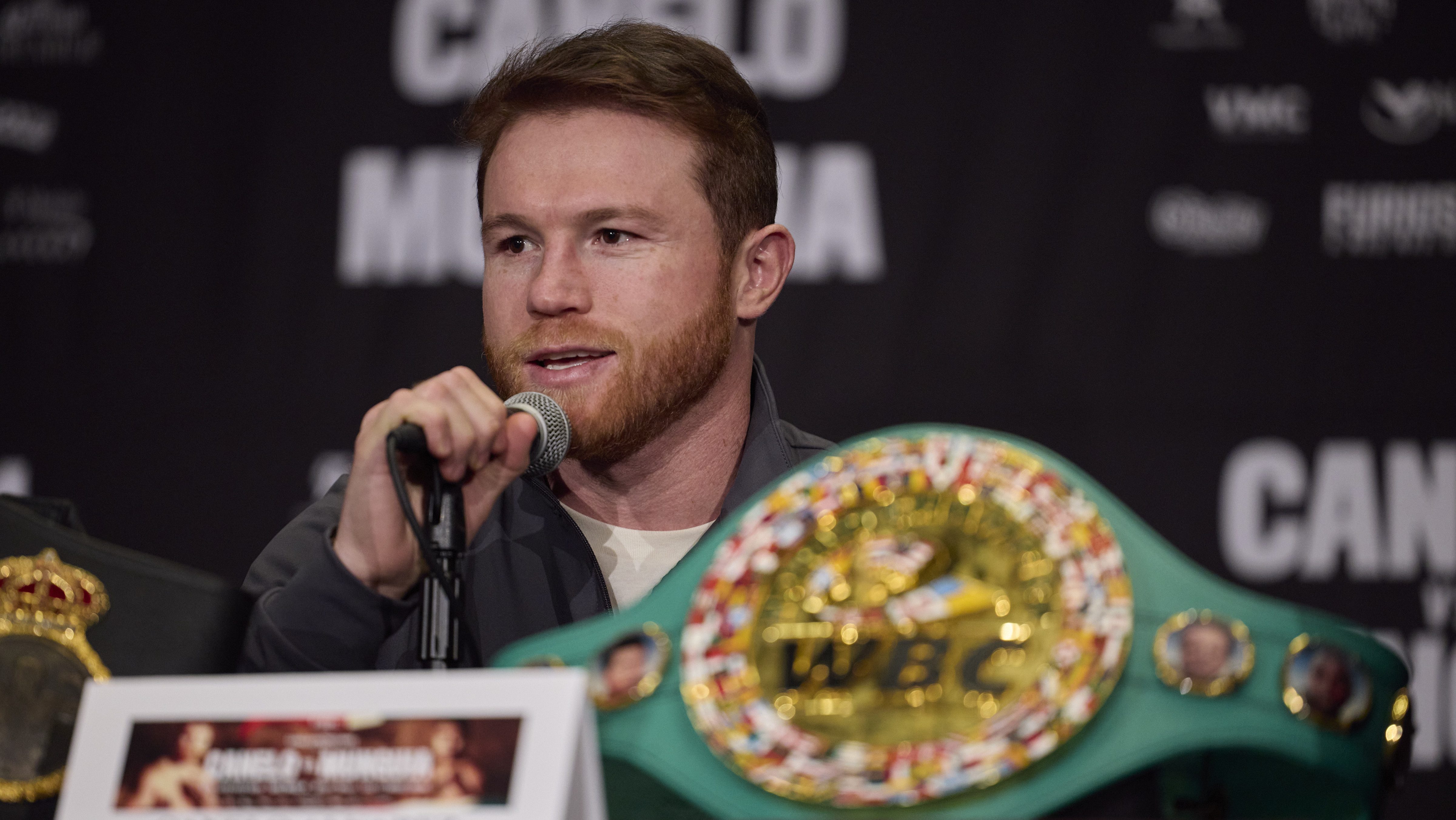 Canelo Álvarez reacciona a pelea mandatoria de la FIB con el cubano ...