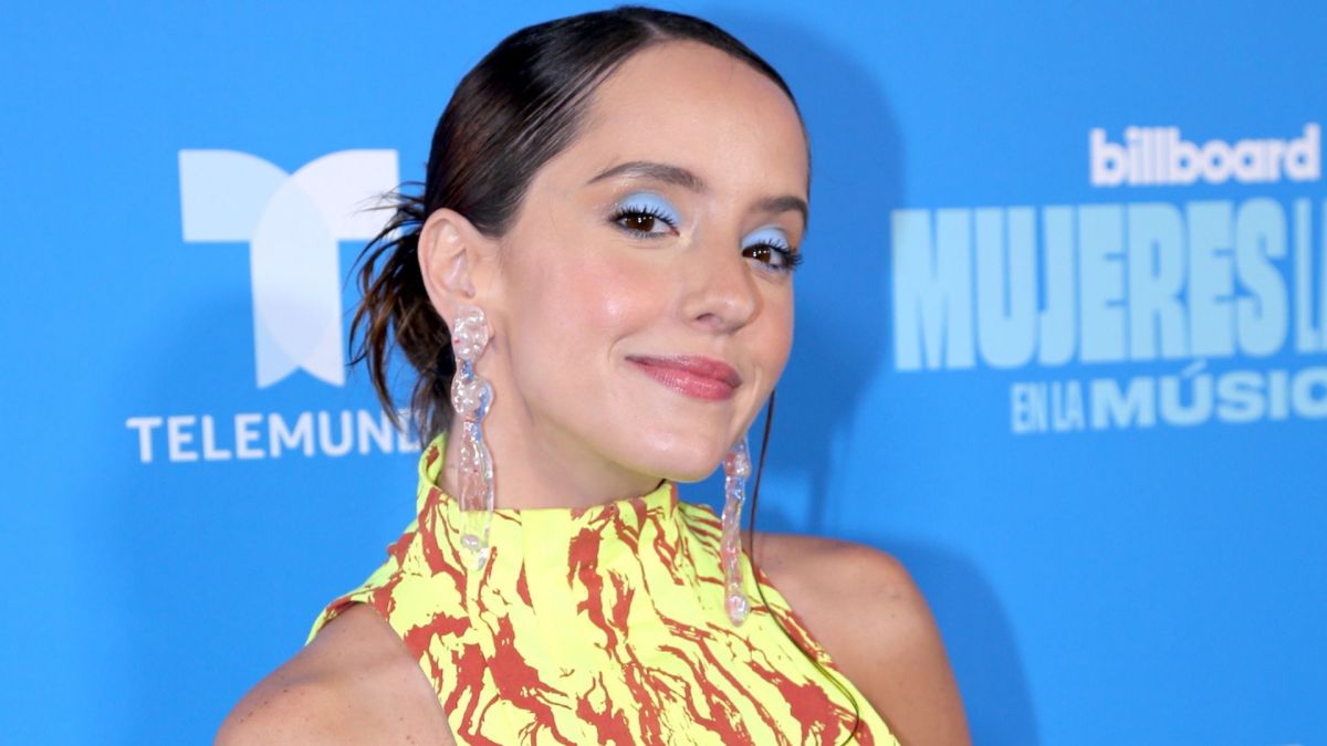 Evaluna presume su avanzada pancita de embarazo en una selfie frente al espejo - La Opinión