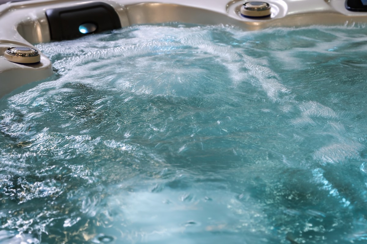 Jacuzzi mortal: turista texano muere electrocutado en México - La Opinión