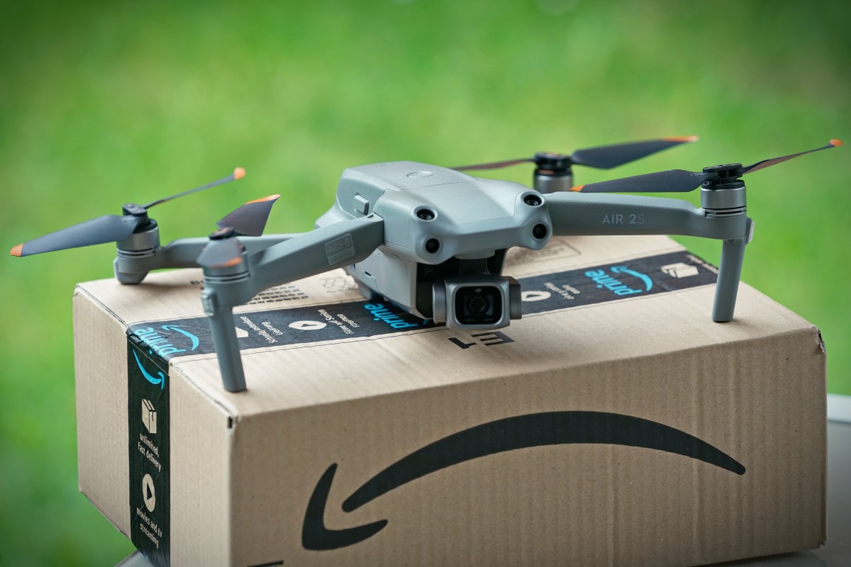 Amazon ampliará las entregas con drones mediante Prime Air - La Opinión