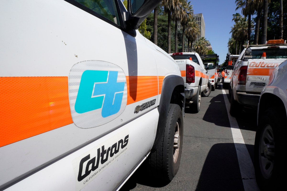 Atropellan a trabajador de Caltrans en el Condado de Orange - La Opinión