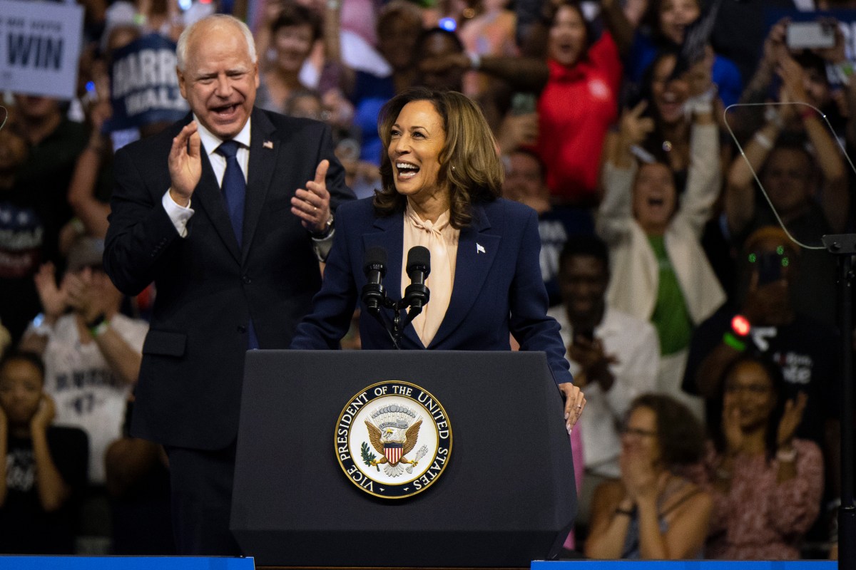 Kamala Harris y Tim Walz realizan su primer evento de campaña juntos ...