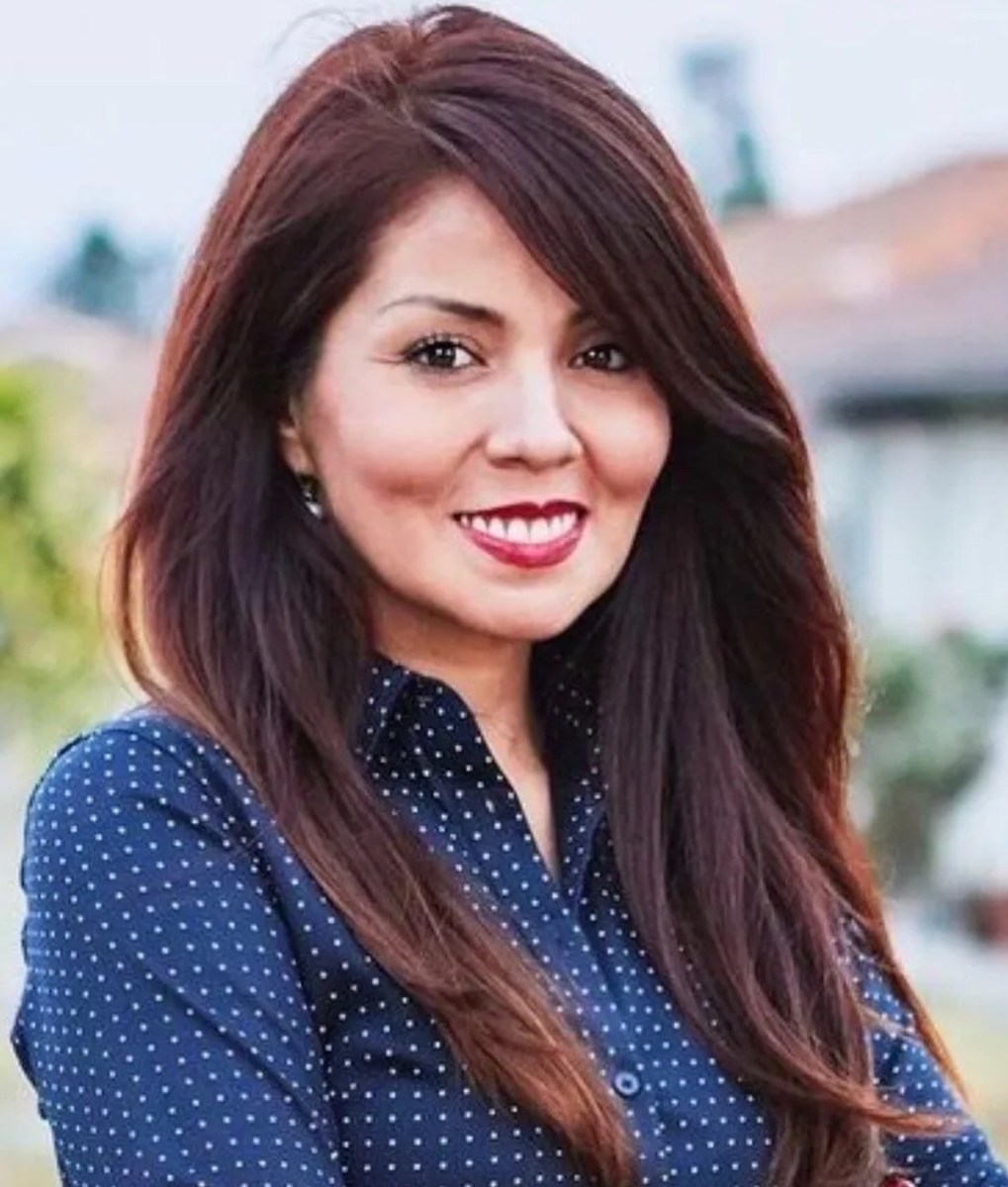 Intenta destituir a concejal latina de Montebello - La Opinión