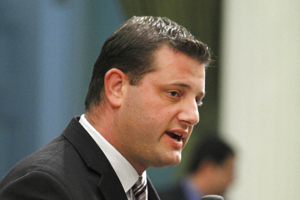 Demócratas lanzan anuncio exhibiendo la postura antiaborto del ...