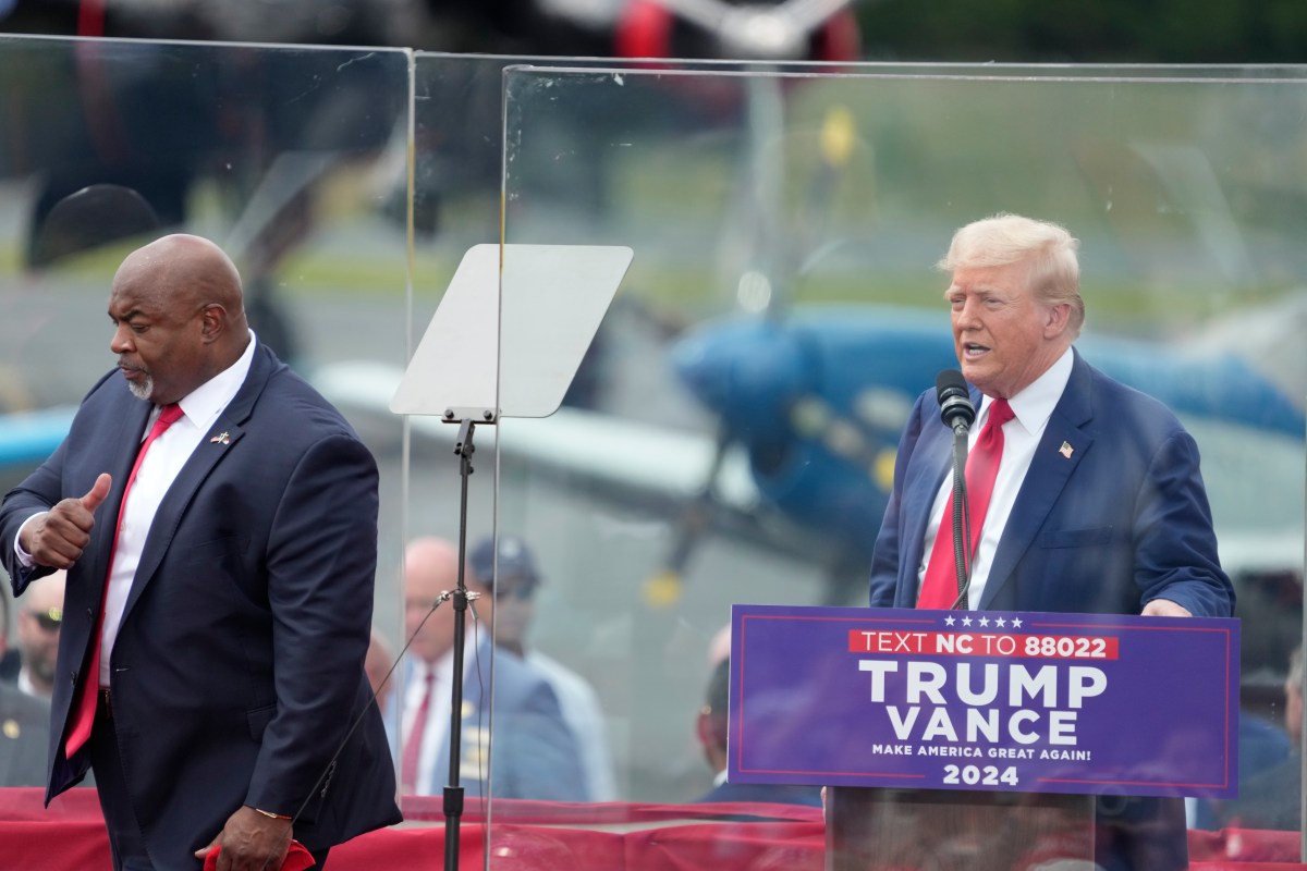 Trump hizo campaña en Carolina del Norte pero sin Robinson - La Opinión