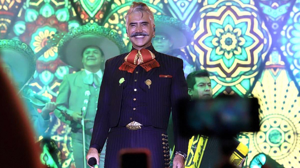 Alejandro Fernández presenta "De Rey a Rey Tour" en honor a Vicente ...