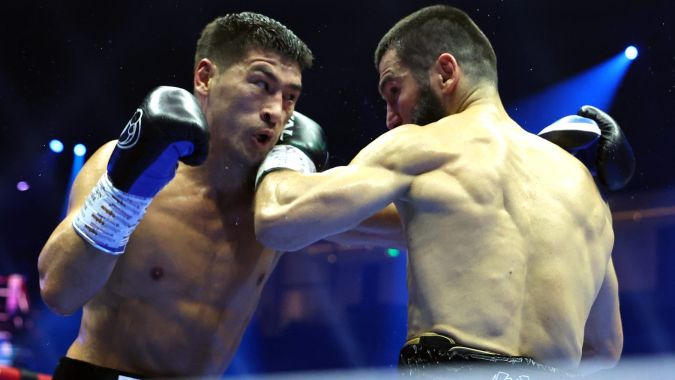 Dmitry Bivol quiere olvidar su primera derrota frente a Beterbiev - La ...