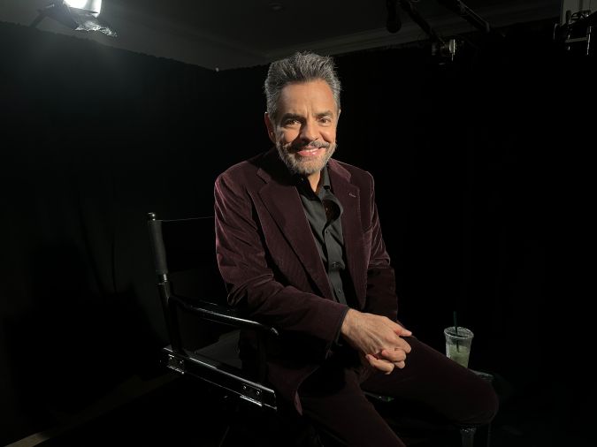Eugenio Derbez, orgulloso y contento por 'Y Llegaron de Noche' - La Opinión