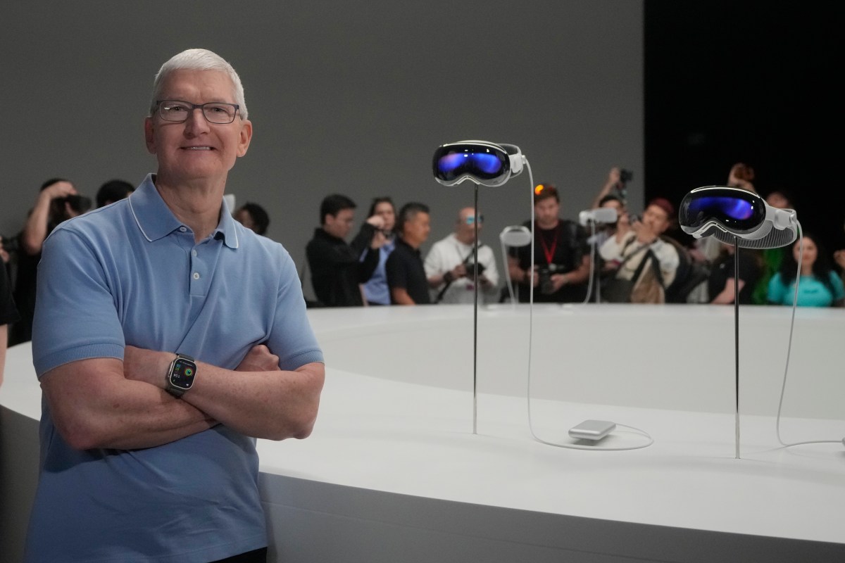 La confesión de Tim Cook tras las bajas ventas del Apple Vision Pro ...